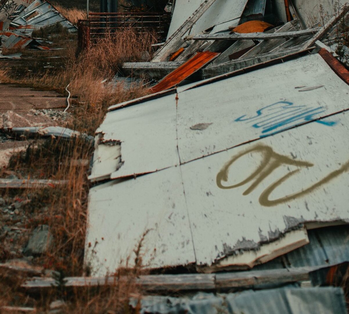 Habitantes do bairro do Talude em Loures travam demolição das barracas ...